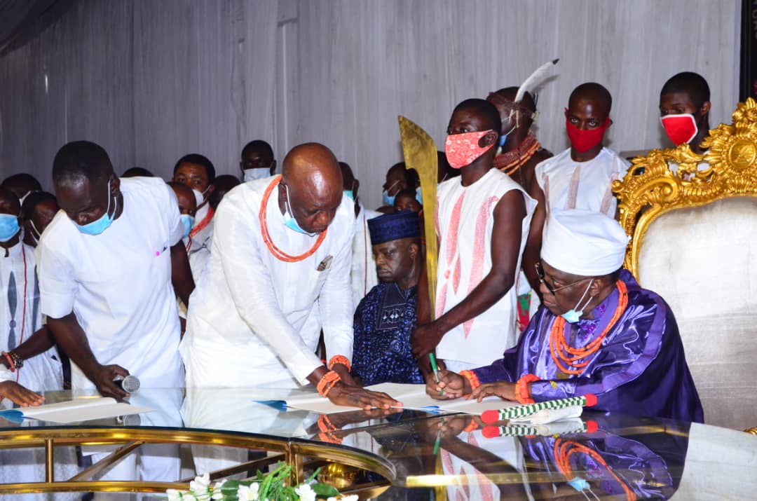 Benin Monarch Receives Deed Of Transfer Of Returned Artifacts As He ...